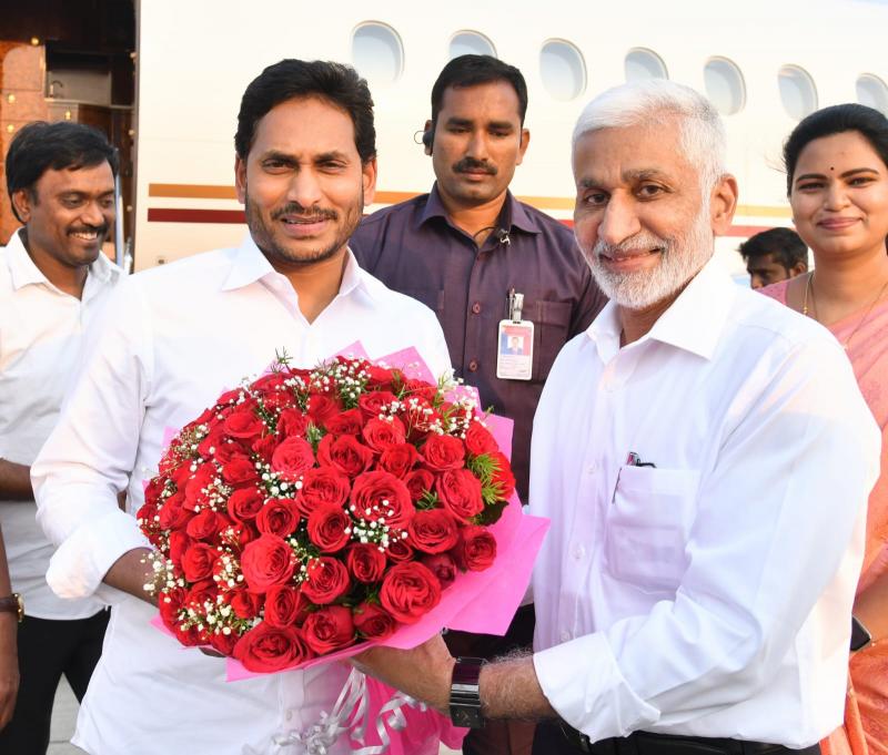 విశాఖ‌ చేరుకున్న సీఎం వైయ‌స్ జ‌గ‌న్‌ | YSR Congress Party